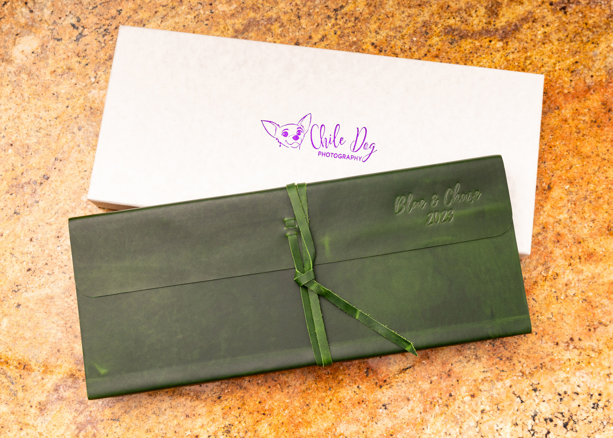 Absinthe Messenger PanoVista with Blind Deboss | visionart